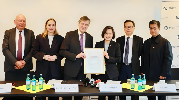 TAIWAN: "Democracy advocates must stand together"